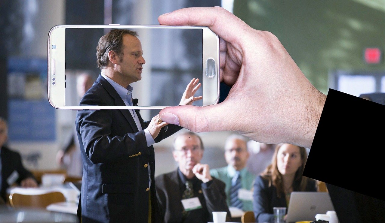 Live Advertising Is The Future Of Marketing. Here's Why. - Like Minds